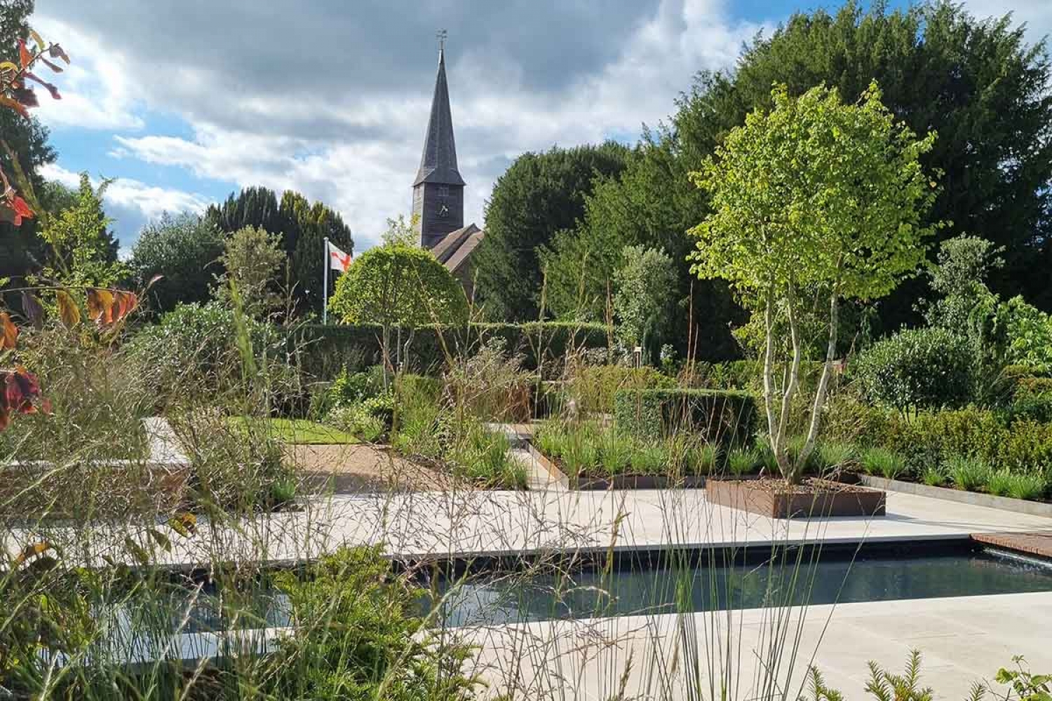 A Contemporary Elizabethan-Inspired Garden